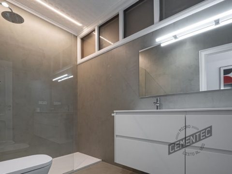 Cómo aplicar microcemento sobre azulejos paso a paso (sin obras)